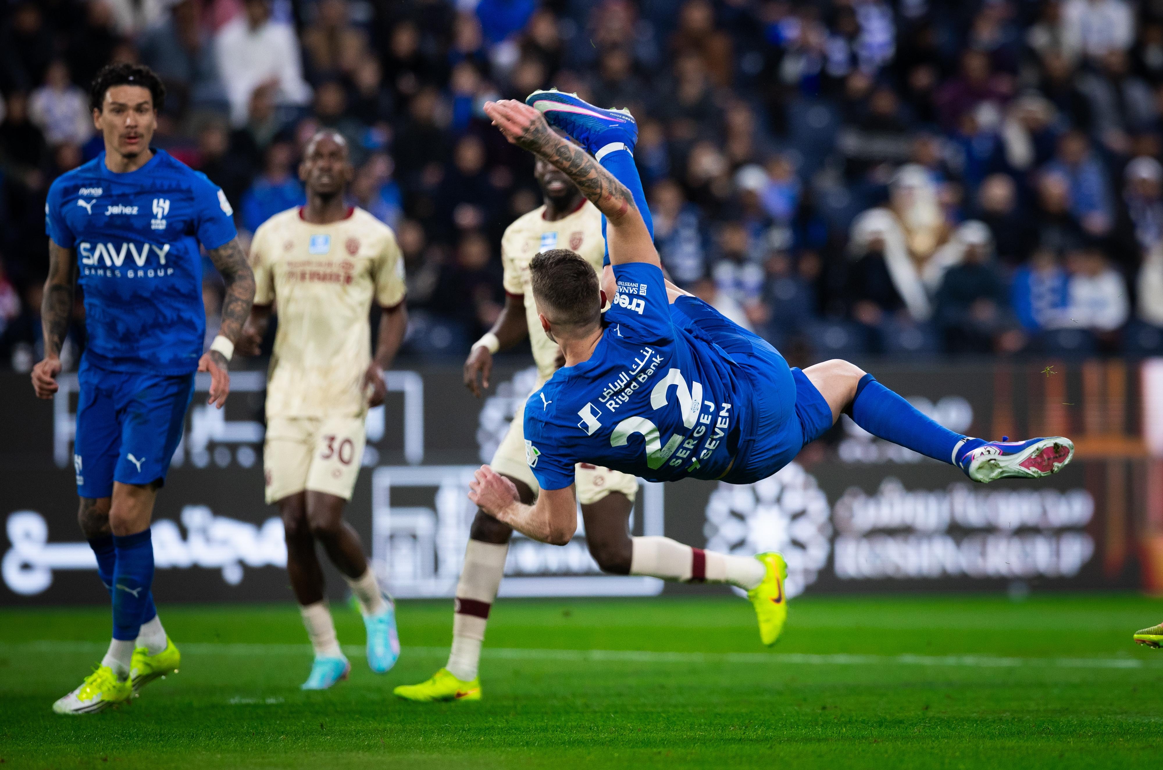 Milinkovic-Savic channels inner Zlatan Ibrahimovic with stunning overhead